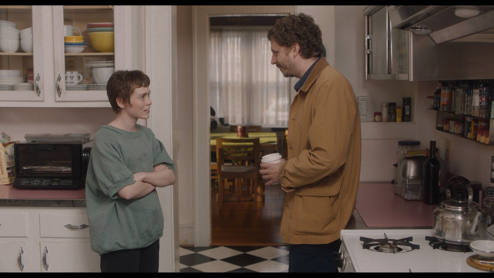 Bild zu Sophia Lillis - The Adults : Bild Sophia Lillis, Michael Cera ...