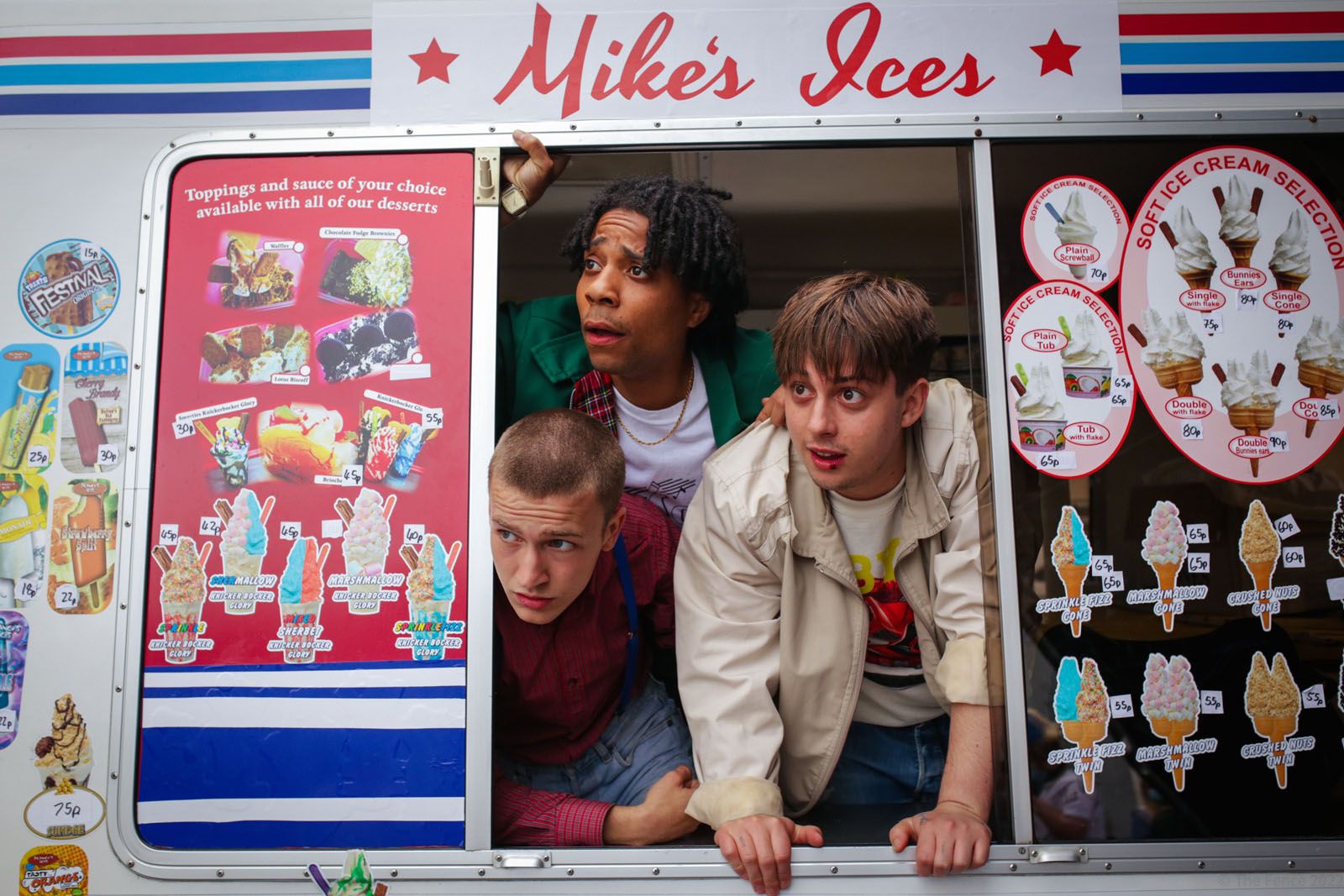 Bild zu David Perkins (II) - The Fence : Bild Gabriel Howell, David ...