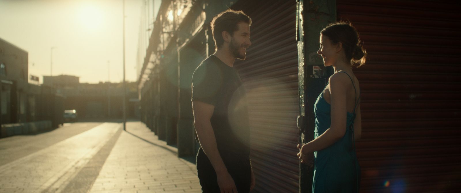 Foto zum Film Falling Into Place - Bild 6 auf 8 - FILMSTARTS.de