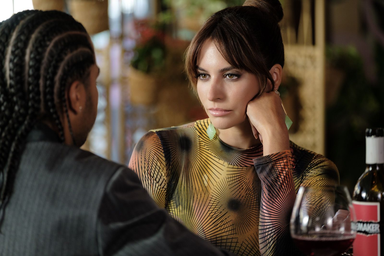 Neon: Neon : Bild Genesis Rodriguez - 4 von 22 - FILMSTARTS.de