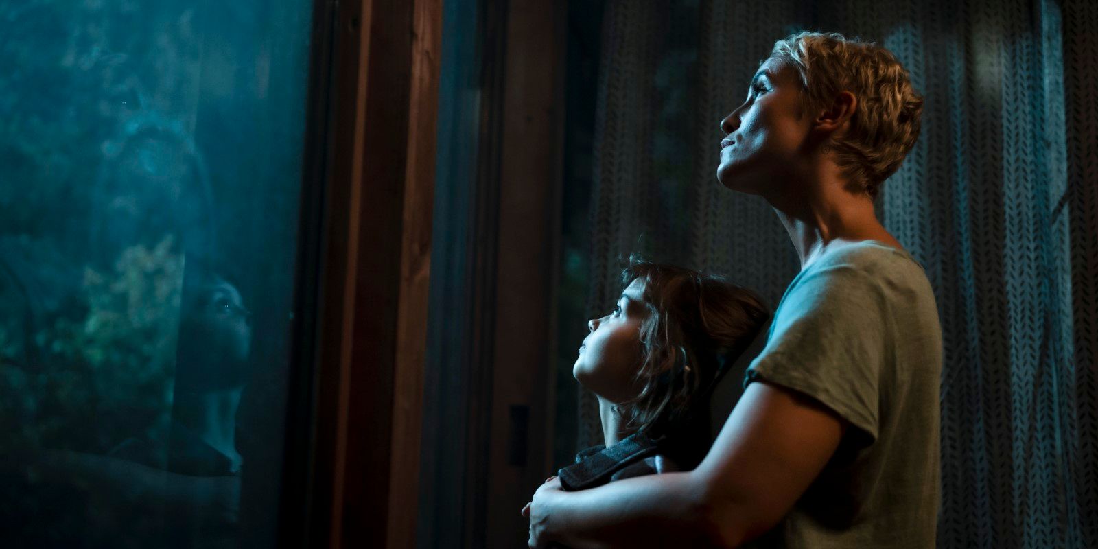 Das Signal: Bild Peri Baumeister, Yuna Bennett - 1 von 31 - FILMSTARTS.de