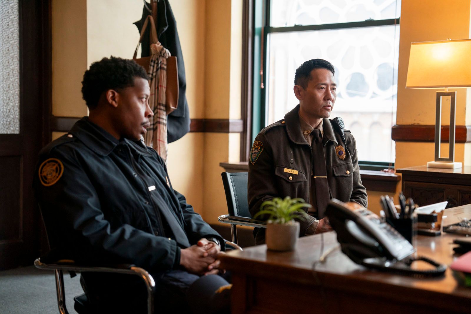 American Rust: Bild Rob Yang, Namir Smallwood - 3 von 19 - FILMSTARTS.de