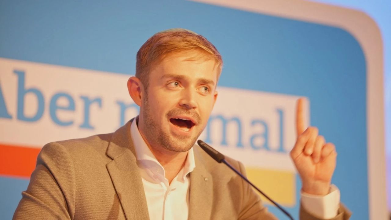 Kritik zu Goldhammer: Von der "männlichen Hure" zum Polit-Star der AfD ...