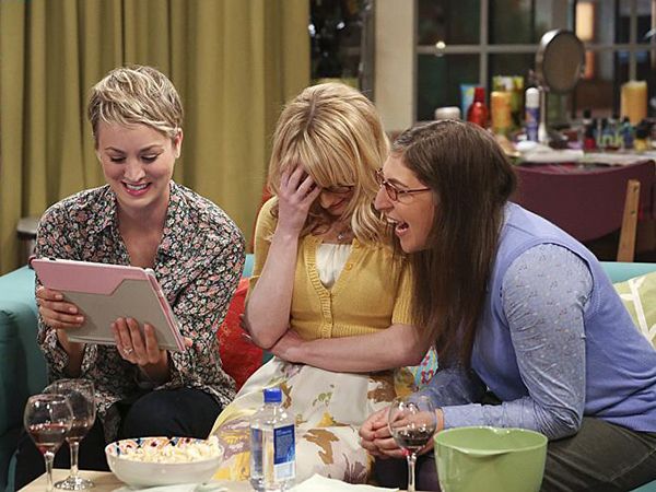 Bild zu Kaley Cuoco - The Big Bang Theory : Bild Melissa Rauch, Mayim Bialik, Kaley Cuoco - Foto ...