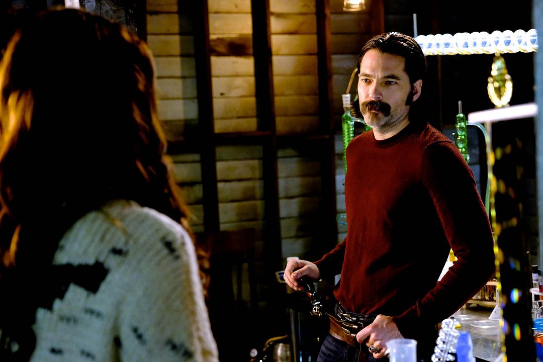 Wynonna Earp: Wynonna Earp : Bild Tim Rozon - 133 von 224 - FILMSTARTS.de