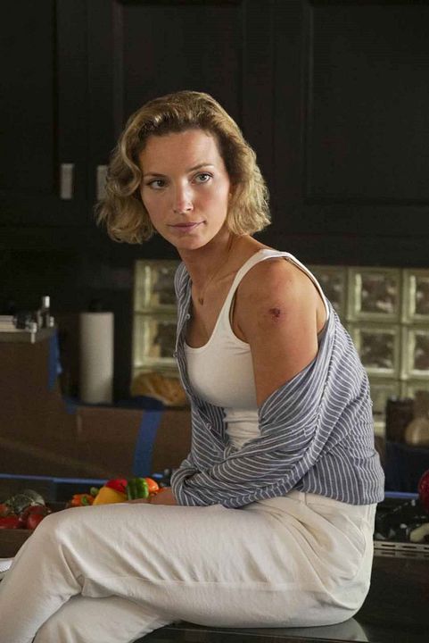 Bild Zu Perdita Weeks Magnum P I 2018 Bild Perdita Weeks Foto Bild Zu Perdita Weeks Magnum P I 2018 Bild Perdita Weeks Foto