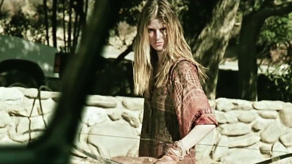 Savaged Trailer - Savaged Trailer DF - FILMSTARTS.de