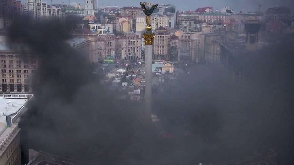 Maidan Trailer - Maidan Trailer OV - FILMSTARTS.de