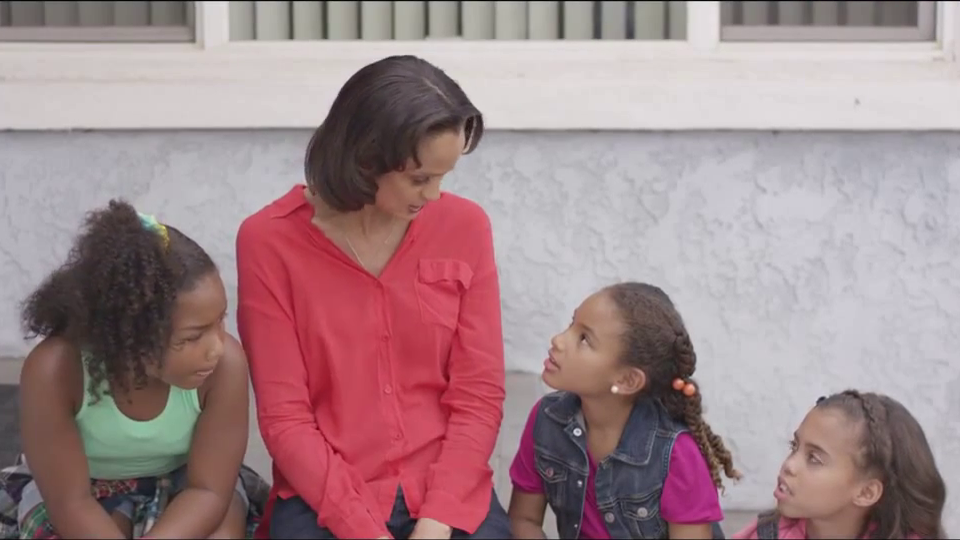 Sister Code Trailer - Sister Code Trailer OV - FILMSTARTS.de