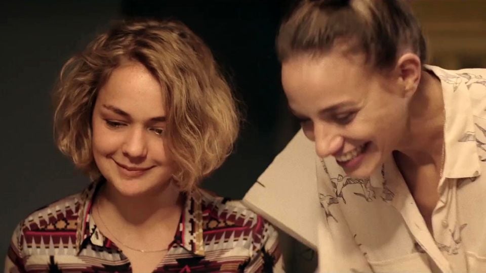 Einmal bitte alles Teaser - Einmal bitte alles Teaser DF - FILMSTARTS.de