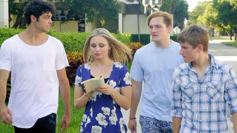 Swiped Trailer - Swiped Trailer OV - FILMSTARTS.de