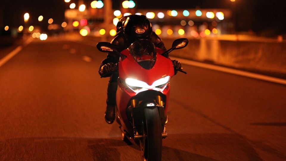 Burn Out Trailer - Burn Out Trailer OV - FILMSTARTS.de