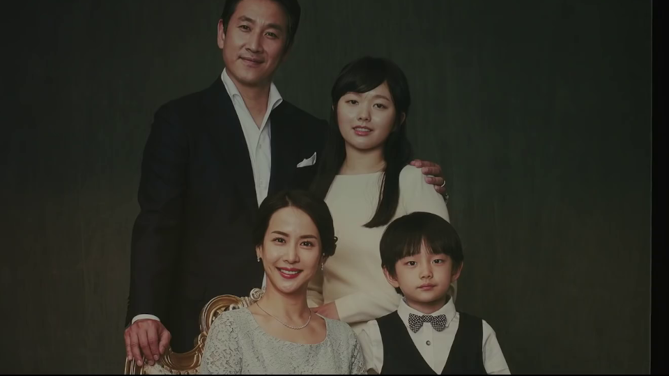 Parasite Trailer - Parasite Trailer (2) OV - FILMSTARTS.de