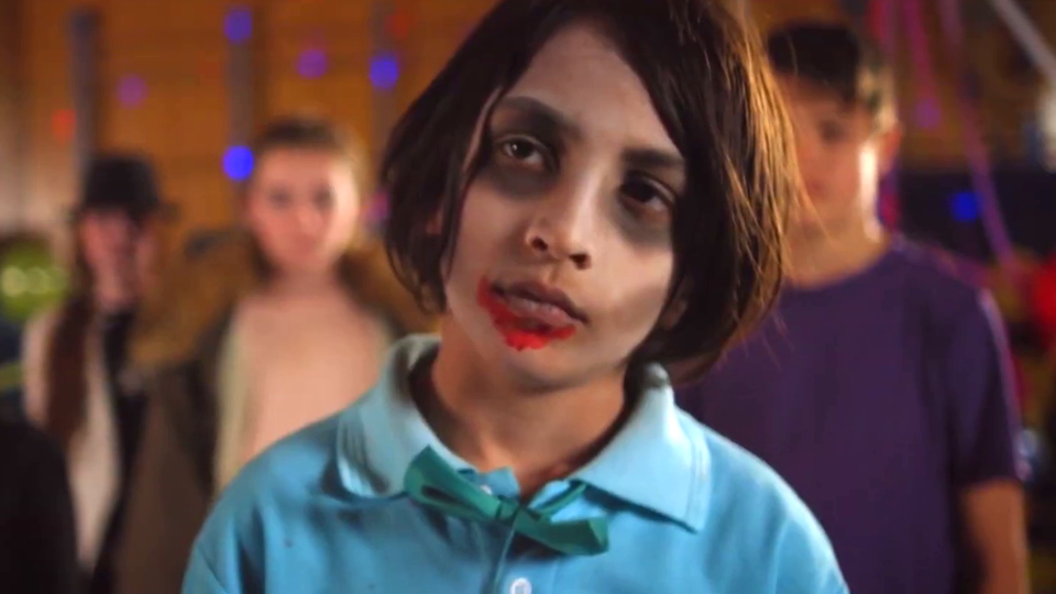 Zombie Bro Trailer - Zombie Bro Trailer OV - FILMSTARTS.de