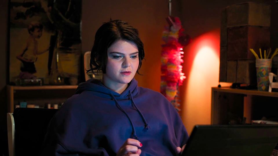 Damaged Goods Trailer DF - Trailer Damaged Goods - FILMSTARTS.de