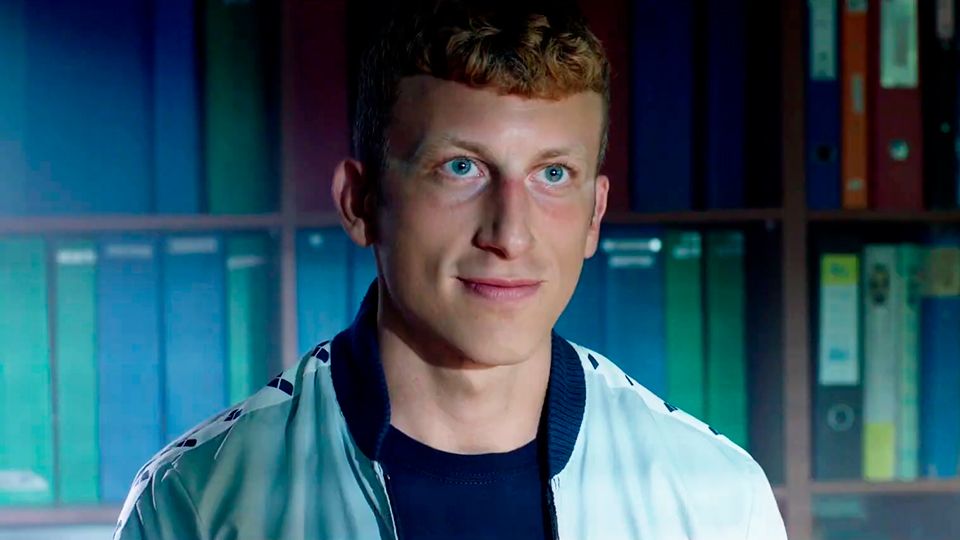 Der Schwimmer Trailer - Der Schwimmer Trailer OmdU - FILMSTARTS.de