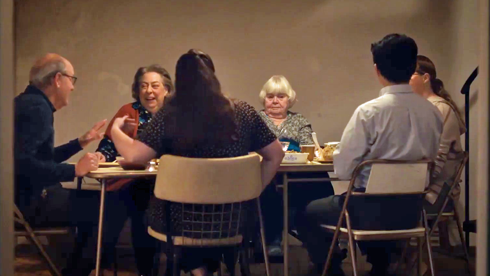 The Humans Trailer - The Humans Trailer OmdU - FILMSTARTS.de