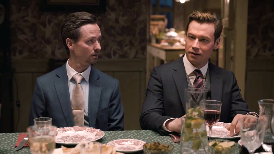 Der Pfau Trailer - Der Pfau Trailer DF - FILMSTARTS.de