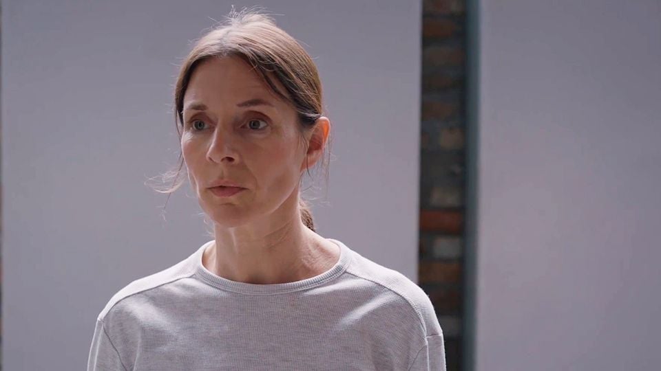 Knochen und Namen Trailer - Knochen und Namen Trailer OmeU - FILMSTARTS.de