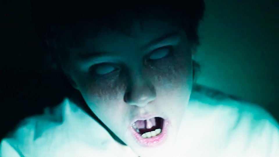 13 Exorcisms Trailer - 13 Exorcisms Trailer DF - FILMSTARTS.de