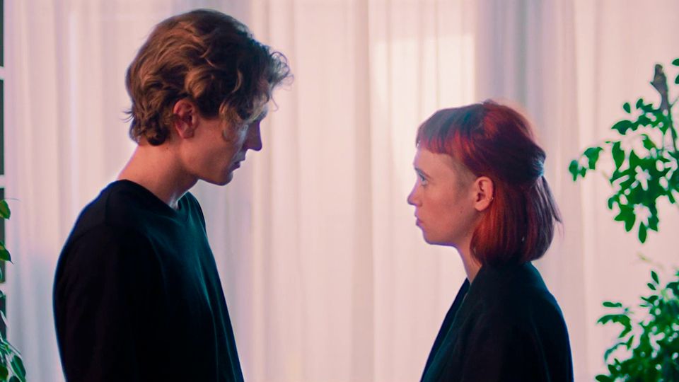 Youth Topia Trailer - Youth Topia Trailer DF - FILMSTARTS.de