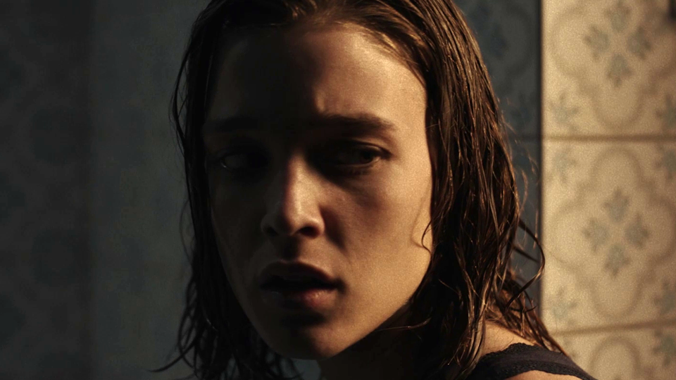 The Communion Girl Trailer - The Communion Girl Trailer DF - FILMSTARTS.de