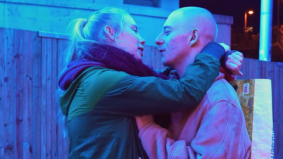 Berlin Bytch Love Trailer - Berlin Bytch Love Trailer DF - FILMSTARTS.de