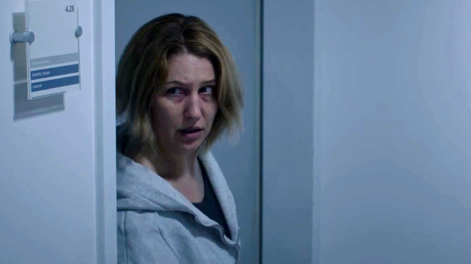 Asche Trailer - Asche Trailer DF - FILMSTARTS.de