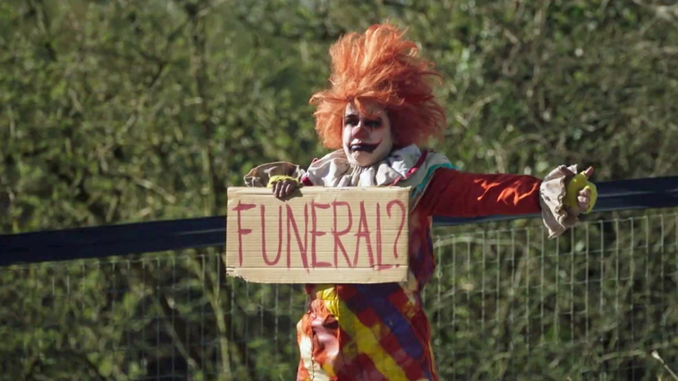 Apocalypse Clown Trailer - Apocalypse Clown Trailer DF - FILMSTARTS.de