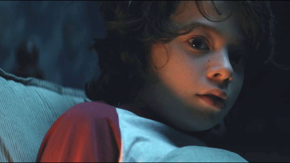 Knock Knock Knock Trailer - Knock Knock Knock Trailer DF - FILMSTARTS.de